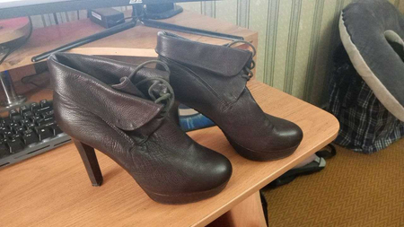 Продаются полу сапожки в  хорошем состоянии.