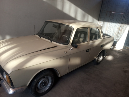 Maskvich иж 412  sotiladi
