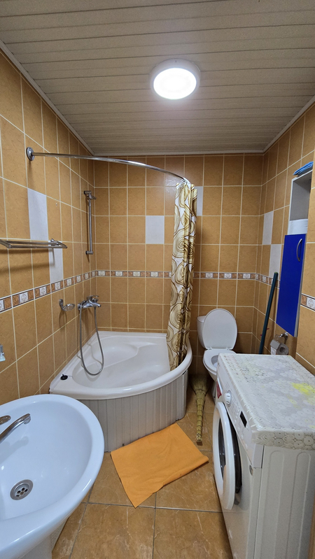 Сдаётся 2 комнатная квартира на улице Бобура в Яккасарайском районе.