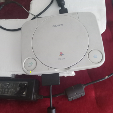 Playstation one sotiladi