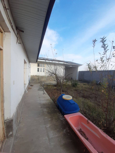 Srocni uy sotiladi