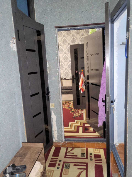 Kvartira sotiladi 3 xona 1 qavvat biznes uchun joy bor
