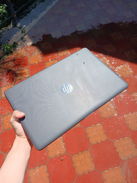 Hp  Intel(R) Celeron(R)
Состояние: идеально