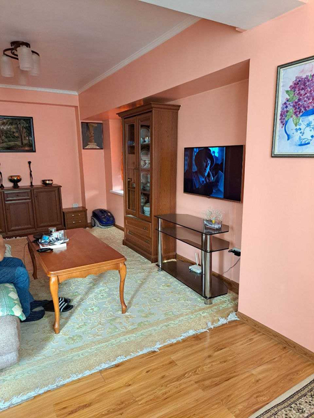 Срочно продам 2х ком.на 2 этаже в ипотеку ор. INTERCONTINENTAL (м999)