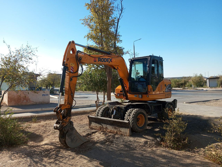 Excavator rodex sotiladi