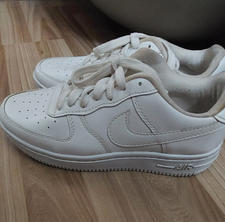 Женские крассовки фирмы Nike