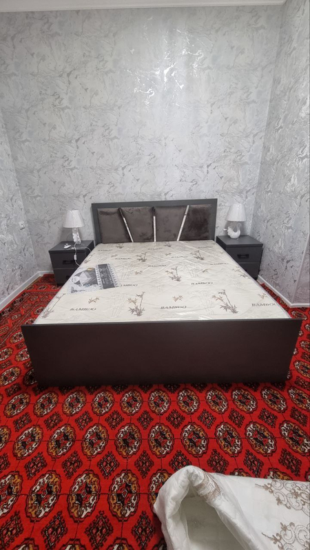 Спальный гарнитур толпами