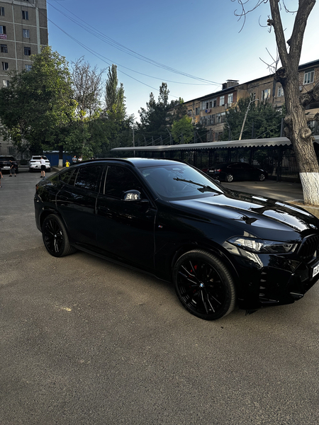 BMW X6 2023 , новая не битая. Срочно !!!