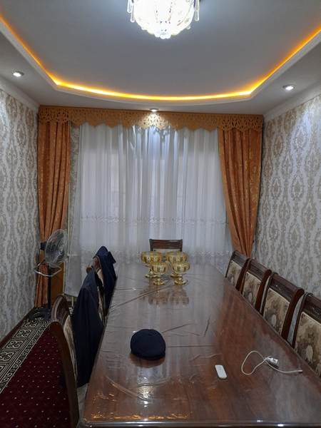 Uy sotiladi 3 xonali 4 xona qilingan 2 chi etaj 5 etajli dom