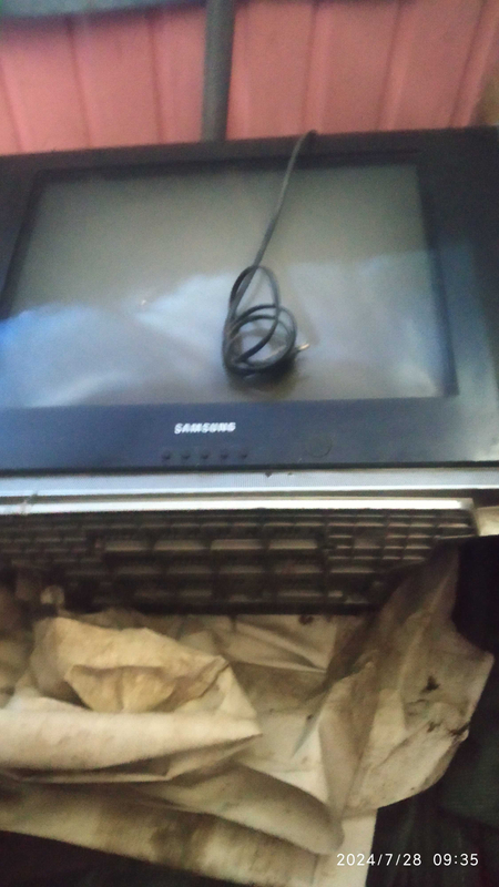 Продам 2 рабочих телевизора,Roison ,Samsung.