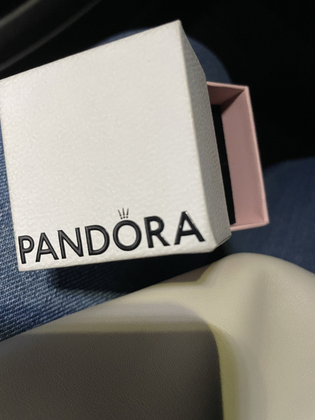 Позолоченное кольцо от бренда Pandora