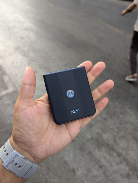 Motorola razr plus 2024 (12/256 Snapdragon 8s gen3)
