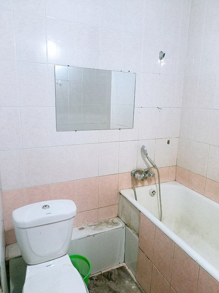 Коракамишда кв сотилади срочно 2 хона 4 этажа 4 чи этажи 43500$