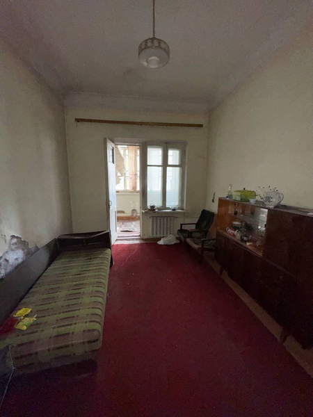 Акавак вдоль дороги Прадаётся 3х 88 квадрат без ремонта