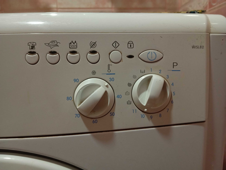 Продам стиральную машину INDESIT (полностью в рабочем состоянии)