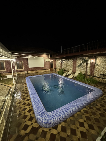 Dacha White_House