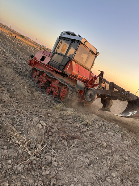 Bt 150 traktor.