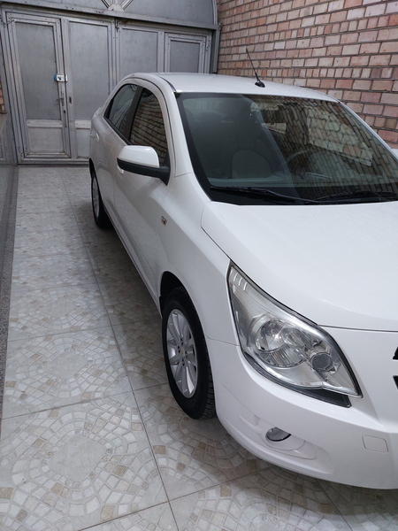 Срочно продается белый Cobalt автомат
