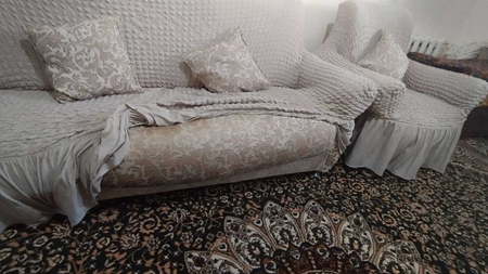 Divan kreslo sotiladi  moyshi matraldan yasalgan  holati yahshi