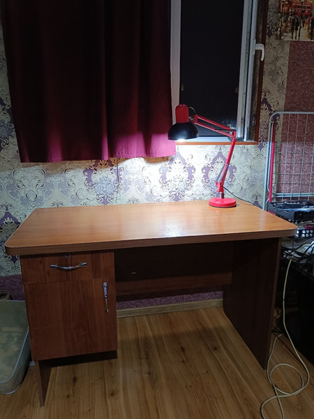 Продам письменный стол