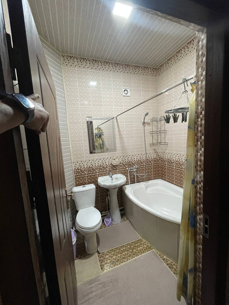 Luks barcha jixozlari bilan 3 xona sotiladi oybek vika oldida
