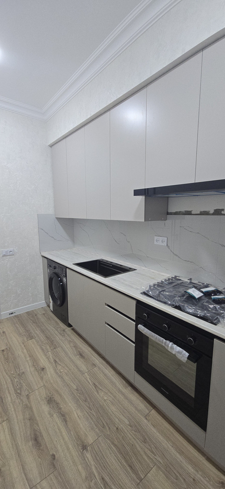 Продаётся Классная 4 комнатная квартира.