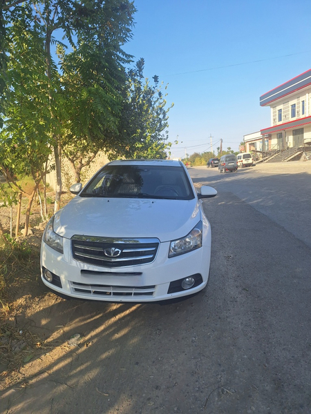 Lacetti Cruze sotiladi