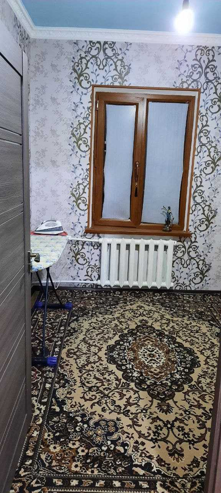 Гулистон шаҳарда 4-мавзе 2-қават 5 хоналик люкс уй сотилади.