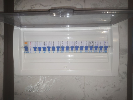 Elektrik xizmati yevro mantaj
