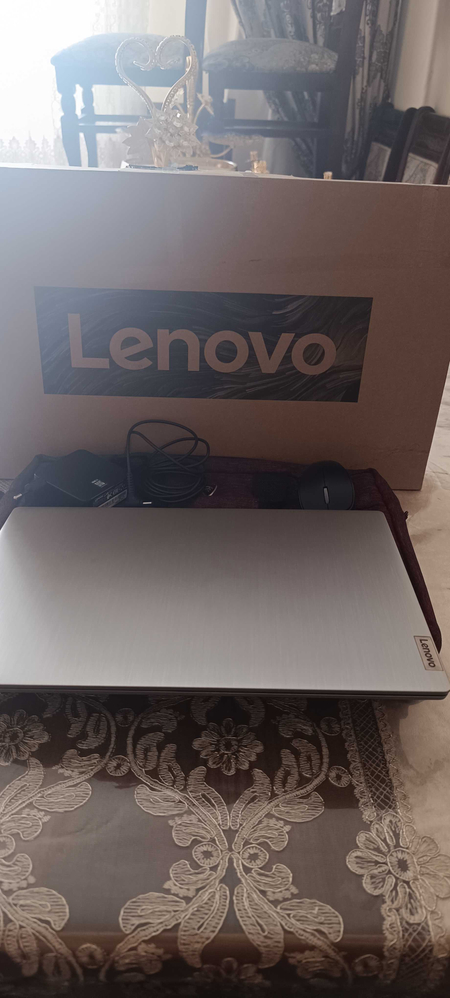 Lenovo  идиални идиялни састаяна CORE i5  8/512 гб каропка мишка сумка