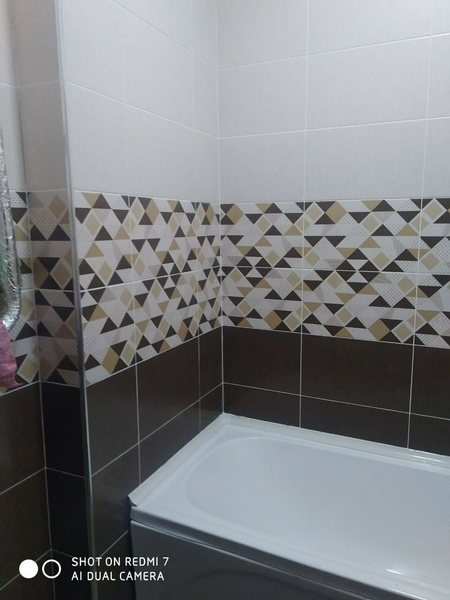 Кладка кафеля и крамогранита
