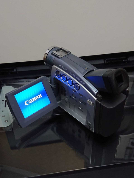 Видеокамера Canon MV700i