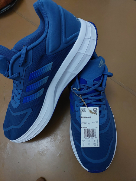Продаю НОВЫЕ кроссовки ADIDAS