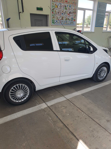 Chevrolet spark sotiladi