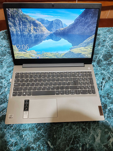 Noutbuk Lenovo core i3
