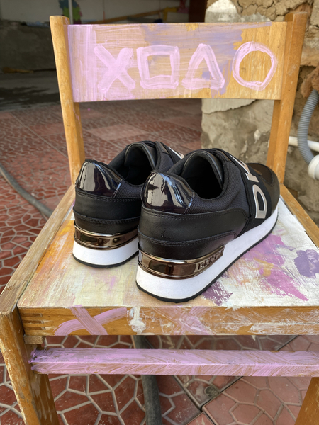 Кроссовки DKNY
