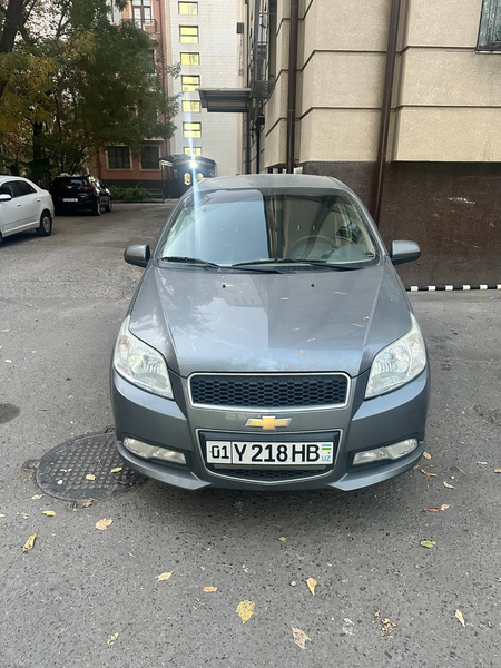 Продам свою нексия 3