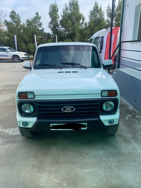 Niva urban срочно сотилади