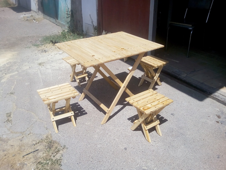 Продаётся стол со стульями
