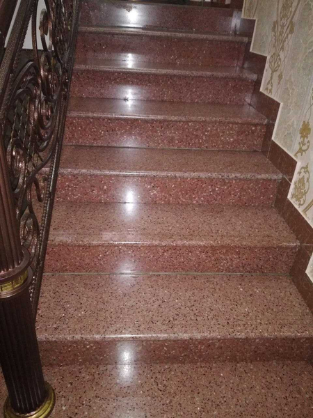 Тайёр лестница зиналар турли ранглари бор