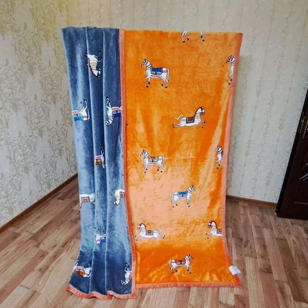 В наличии мягкие пледы