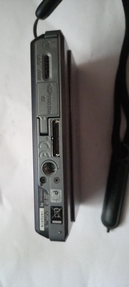 продаю видео камеру SONY.