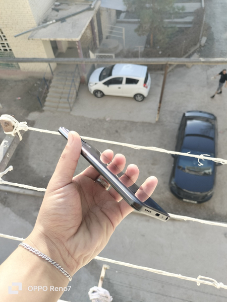 Realmi 8i 4/64 qora