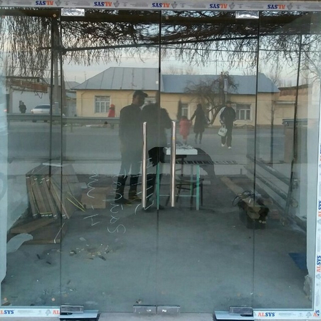 Akfa 10 mm lik qalenniy oynalar ornatamiz