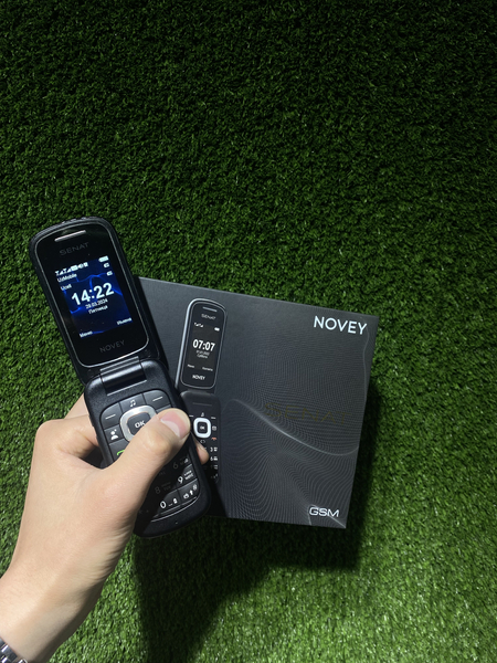 Senat GSM dual sim yengi carbon laminat qilingan