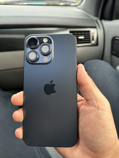 Iphone 15 pro Max sotiladi srochniy pul kerak