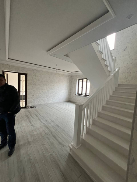 .Продам участок 3сотих абсолютно новый ремонт 2этаж 8комнат 3санузела.