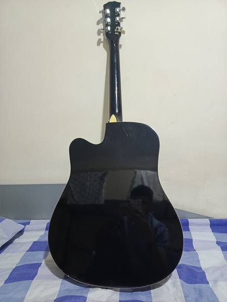 Kapak qora gitara.Akustika!!!