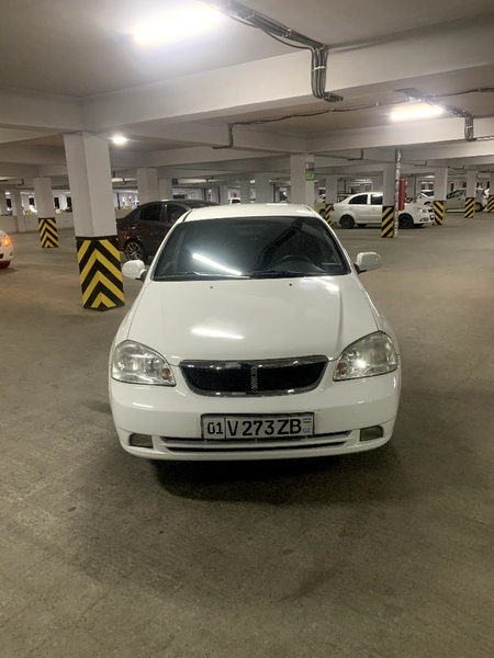 Lacetti 
Yili 2013 
Rangi oq 
Kraskasi  detalda bor oldi kapot orqa 2