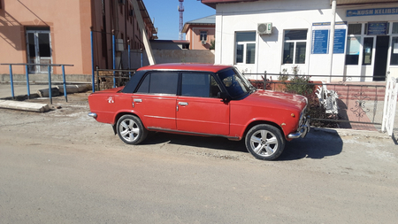 Vaz 2101 sotiladi 1981 yil